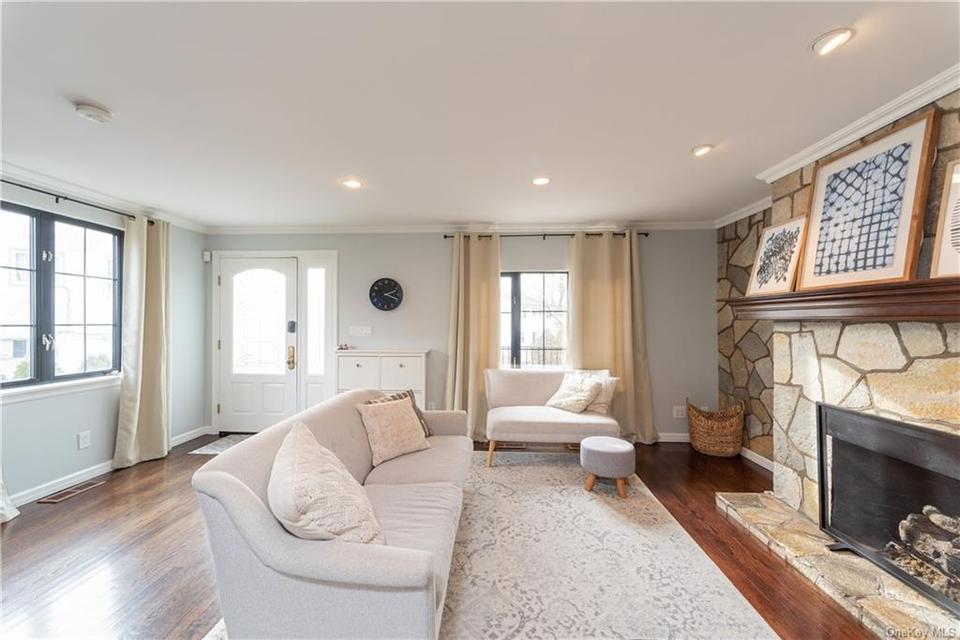 486 Murray St, Pelham, NY 10803 | 24 Photos - Movoto