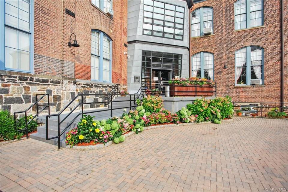 52 Webster Ave #7, New Rochelle, NY 10801 | 32 Photos - Movoto