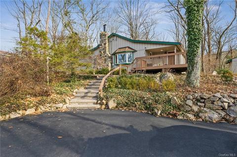 56 Bluff Ave, Greenwood Lake, NY 10925 | 32 Photos | MLS #6225084 - Movoto