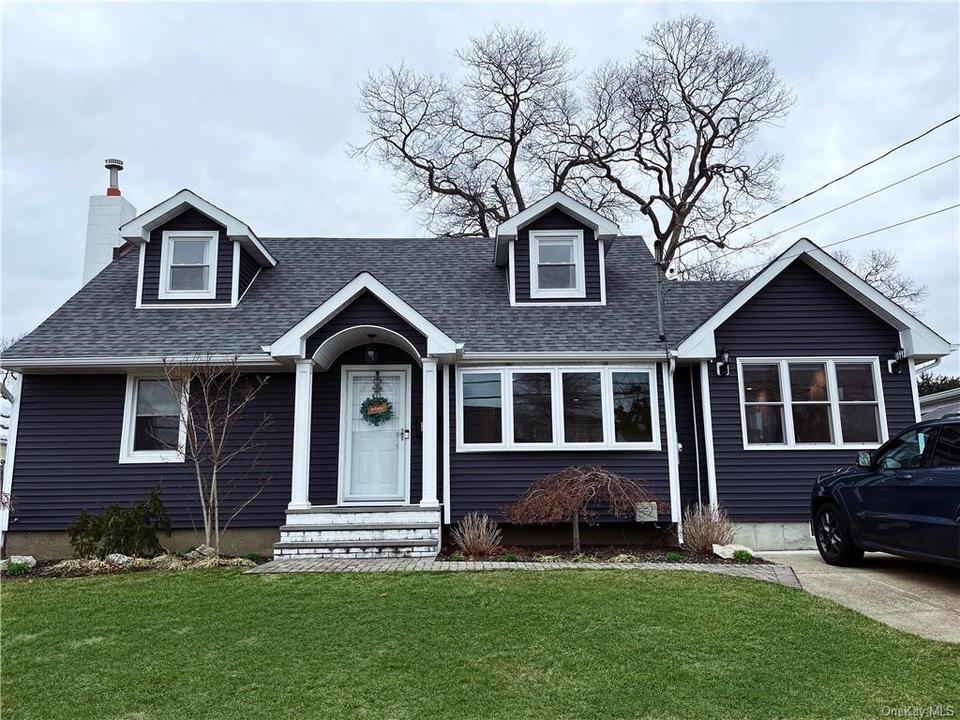 15 Massapequa Ave, Massapequa Park, NY 11762 | 28 Photos | MLS #6238503 ...
