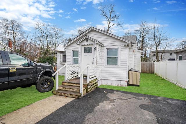 18 Cedar Rd E, Mastic Beach, NY 11951 | MLS# 802930 | 16 Photos - Movoto