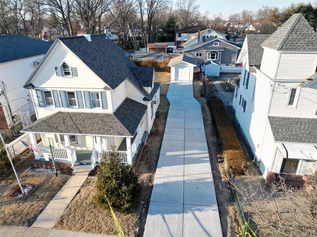 45 Jefferson Ave, Lynbrook, NY 11563 | MLS# 803828 | 26 Photos - Movoto