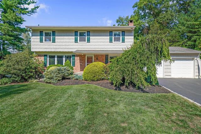 22 Sandstone Trl, Clarkstown, NY 10956 | MLS# 825121 | 38 Photos - Movoto