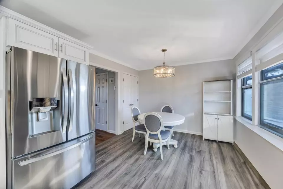 717 Wantagh Ave, Wantagh, NY 11793 | MLS# 825903 | 27 Photos - Movoto