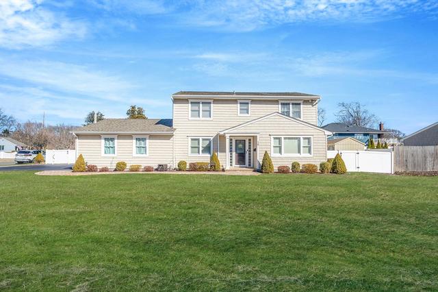 7 Palmer Dr, Sayville, NY 11782 | MLS# 836303 - Movoto