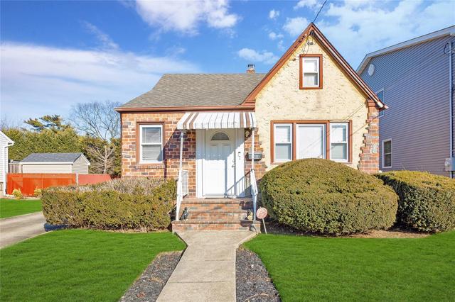 104 Maeder Ave, North Merrick, NY 11566 | MLS# 833579 | 20 Photos - Movoto