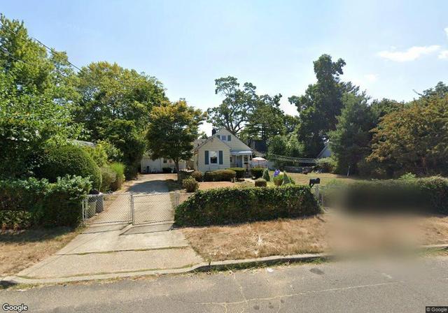 606 Maude St, Hempstead, NY 11550 | MLS# 833645 | 7 Photos - Movoto