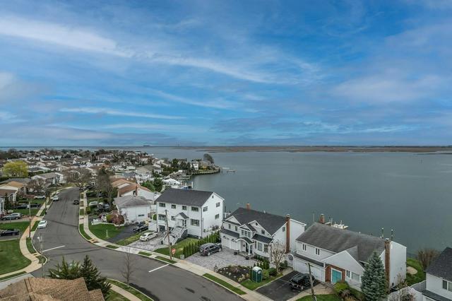2959 Clubhouse Rd, Merrick, NY 11566 | MLS# 842096 | 24 Photos - Movoto