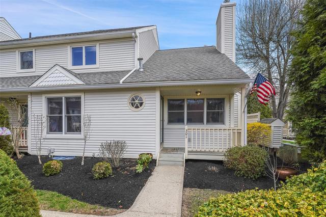 301 Cornwall Mdws, Patterson, NY 12563 | MLS# 845641 | 32 Photos - Movoto