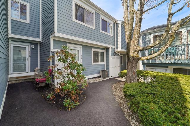 25 Barker St #302, Mount Kisco, NY 10549 | MLS# 850458 | 43 Photos - Movoto