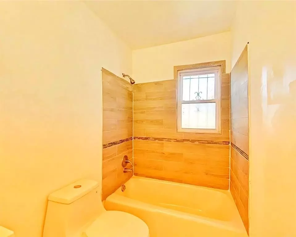 160-35 119 Dr, Jamaica, NY 11434 | MLS# 854094 | 10 Photos - Movoto