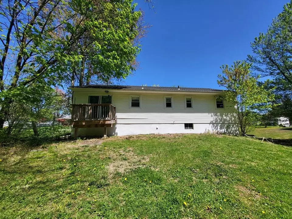 87 Coach Ln, Newburgh, NY 12550 | MLS# 856421 | 10 Photos - Movoto