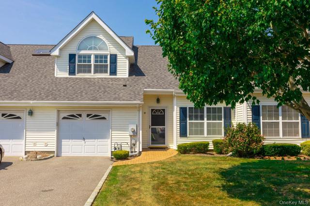 12 Joyces Way, Bay Shore, NY 11706 - Movoto