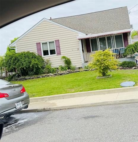 21 Abbott St, West Babylon, NY 11704 | MLS# 860818 | 1 photo - Movoto