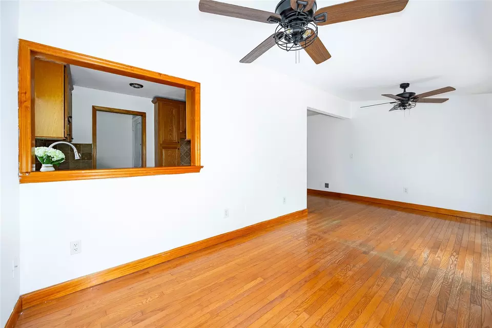 924 Violet Ave, Hyde Park, NY 12538 | MLS# 868725 | 30 Photos - Movoto