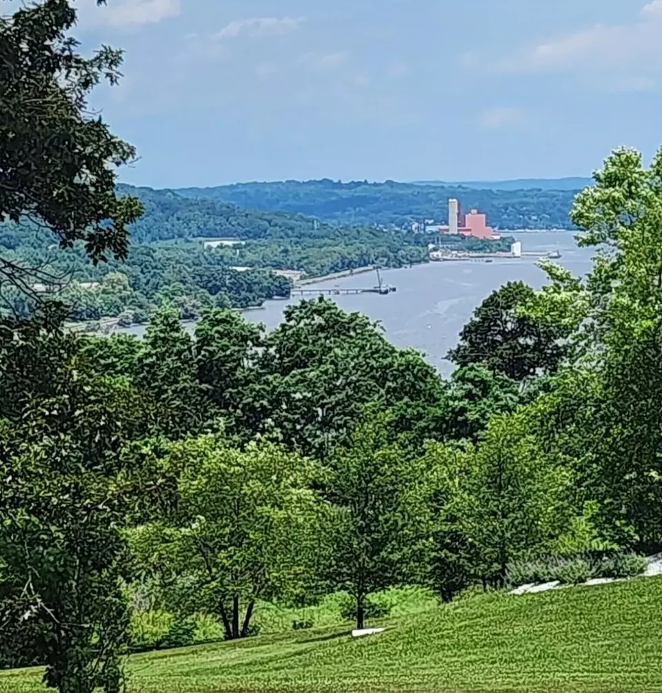 6 Pinnacle Blvd, Newburgh, NY 12550 | MLS# 884815 | 7 Photos - Movoto