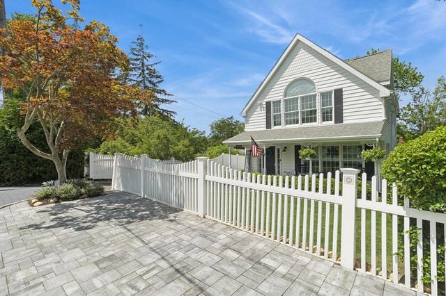 42 Beech Rd, Rocky Point, NY 11778 | MLS# 890013 | 47 Photos - Movoto