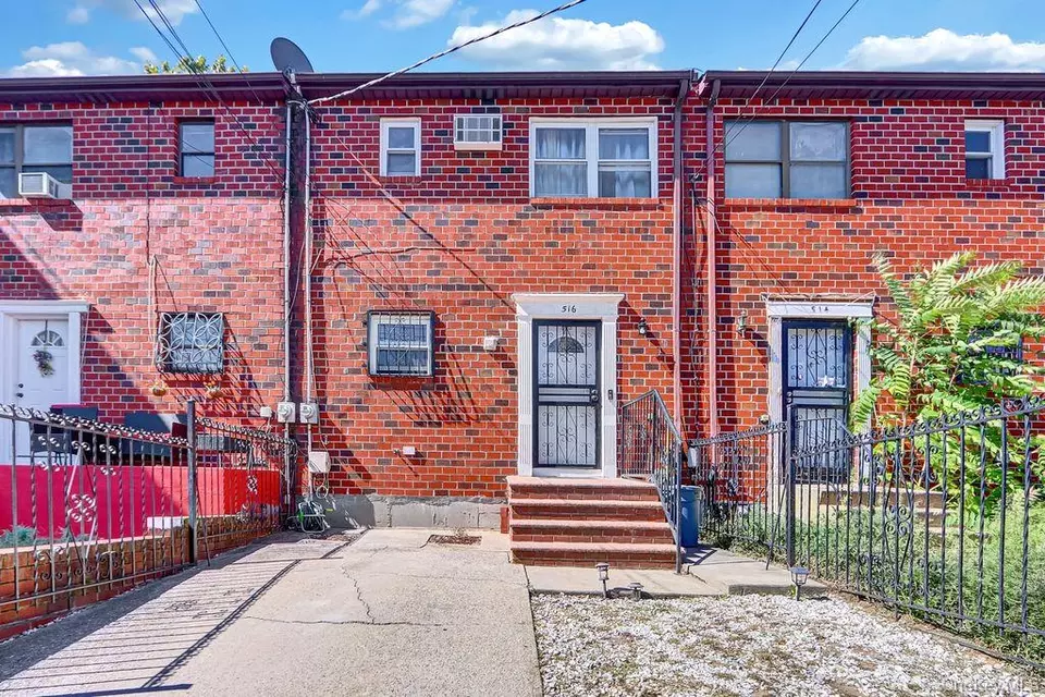 516 Elton St, Brooklyn, NY 11208 | MLS# 915533 | 15 Photos - Movoto
