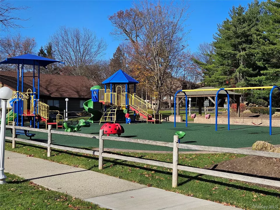34 Chester Ln, Clarkstown, NY 10954 | MLS# 920135 | 30 Photos - Movoto