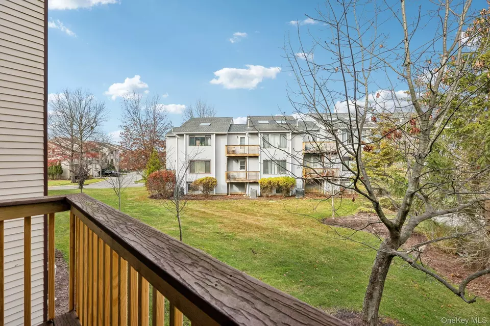 34 Chester Ln, Clarkstown, NY 10954 | MLS# 920135 | 30 Photos - Movoto