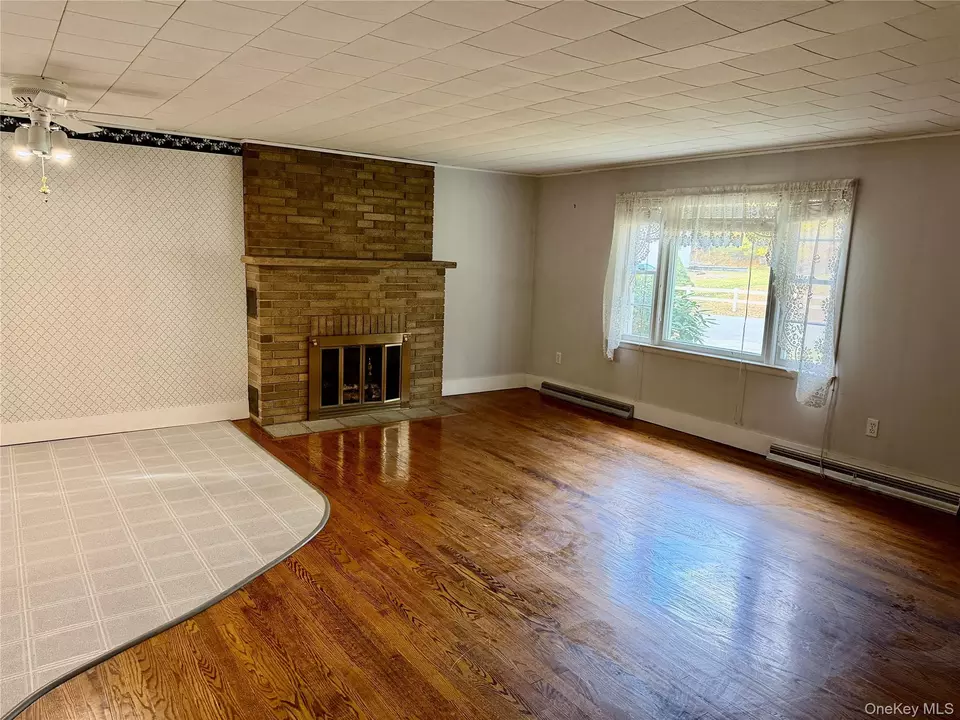 4 Cherry Ln, Poughkeepsie, NY 12601 | MLS# 933234 | 24 Photos - Movoto
