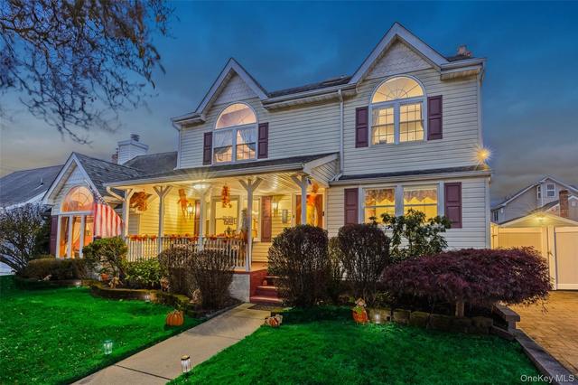 2906 Lawrence Dr, Wantagh, NY 11793 | 36 Photos - Movoto