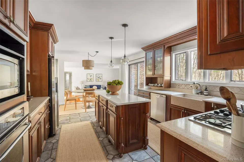 3 Lisa Ct, Red Hook, NY 12571 | MLS# 944589 | 18 Photos - Movoto