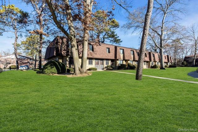 33 Newbrook Ln # D, Bay Shore, NY 11706 - Movoto