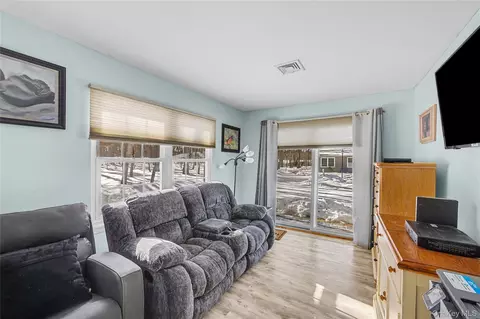 230 Blackpool Ct #A, Ridge, NY 11961 | MLS# 958476 | 25 Photos - Movoto