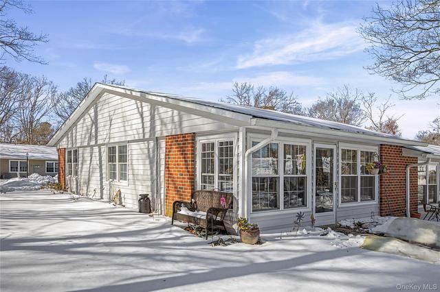 230 Blackpool Ct #A, Ridge, NY 11961 | MLS# 958476 | 25 Photos - Movoto