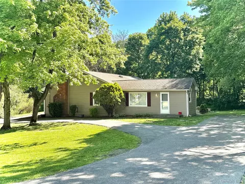 5 Ervin Dr, Wappinger, NY 12590 | MLS# 996268 | 35 Photos - Movoto