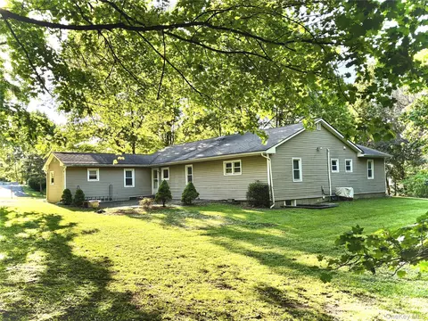 5 Ervin Dr, Wappinger, NY 12590 | MLS# 996268 | 35 Photos - Movoto