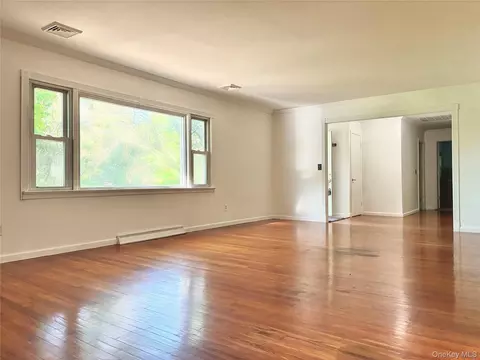 5 Ervin Dr, Wappinger, NY 12590 | MLS# 996268 | 35 Photos - Movoto