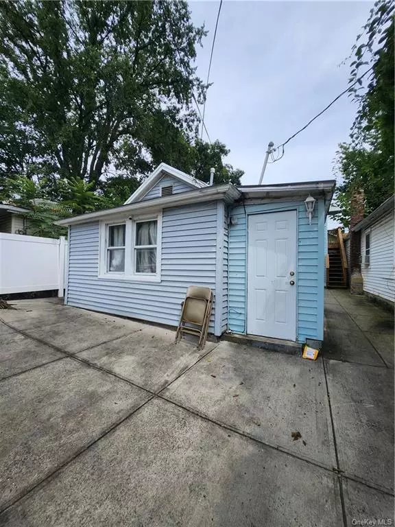 1201 Harding Park, Bronx, NY 10473 | 12 Photos - Movoto