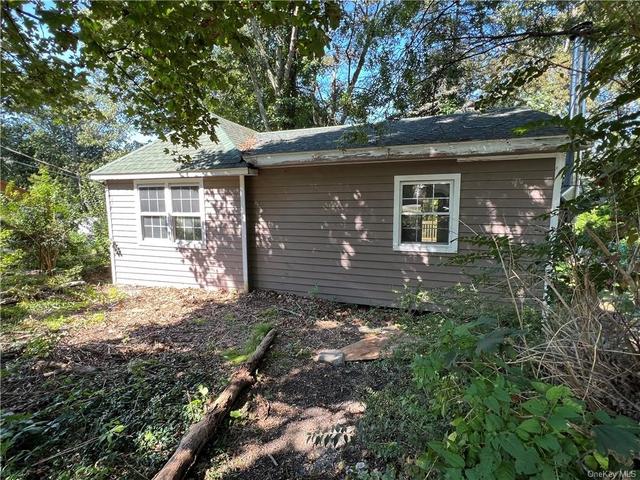 11 Oakwood Ave, Greenwood Lake, NY 10925 | 17 Photos - Movoto