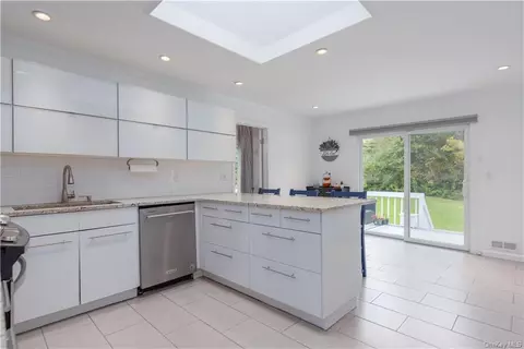 1147 Old White Plains Rd, Mamaroneck, NY 10543 | 34 Photos - Movoto