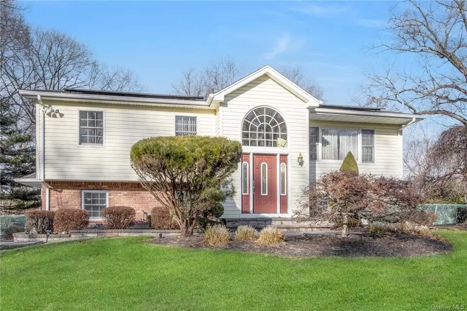 10 Grove Ct, Clarkstown, NY 10954 | 29 Photos - Movoto