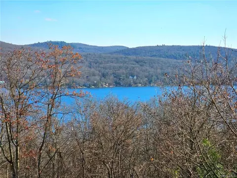 2 Erica Ln, Greenwood Lake, NY 10925 | 36 Photos - Movoto