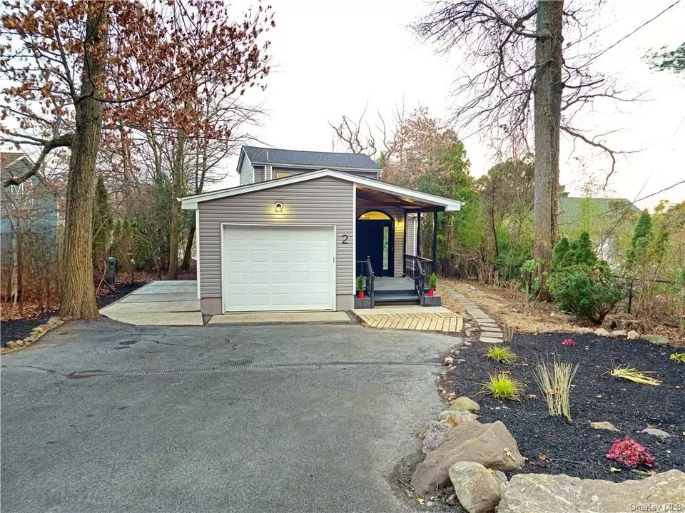 2 Erica Ln, Greenwood Lake, NY 10925 | 36 Photos - Movoto