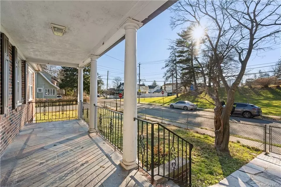 95 Lispenard Ave, New Rochelle, NY 10801 | 24 Photos - Movoto