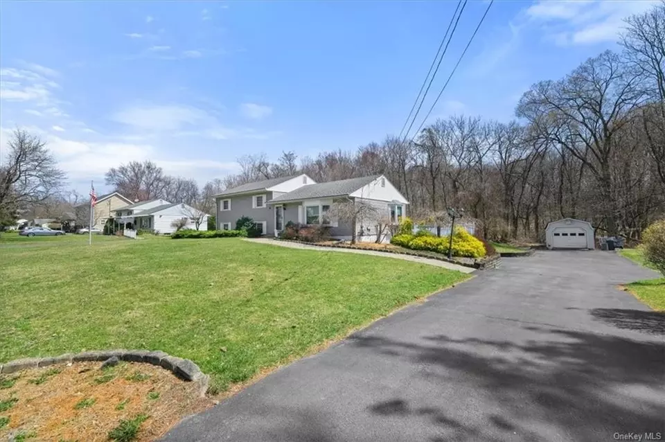 48 Hudson Dr, New Windsor, NY 12553 | 35 Photos - Movoto