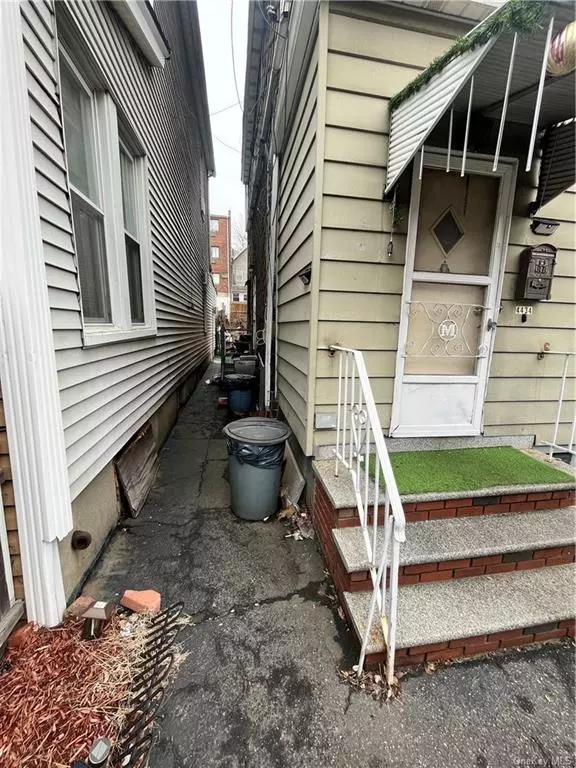 4434 Carpenter Ave, Bronx, NY 10470 | 36 Photos - Movoto