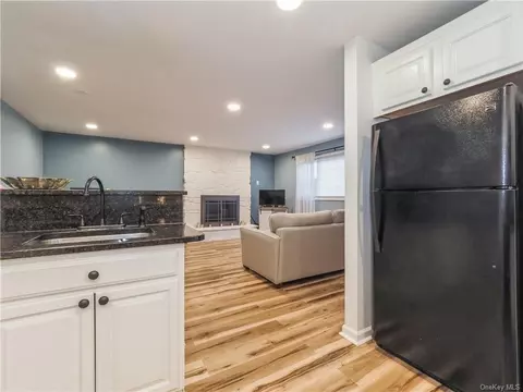 375 Salt Point Tpke #5B, Poughkeepsie, NY 12603 | 33 Photos - Movoto