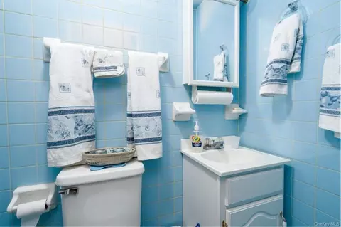 4163 Laconia Ave, Bronx, NY 10466 - Movoto