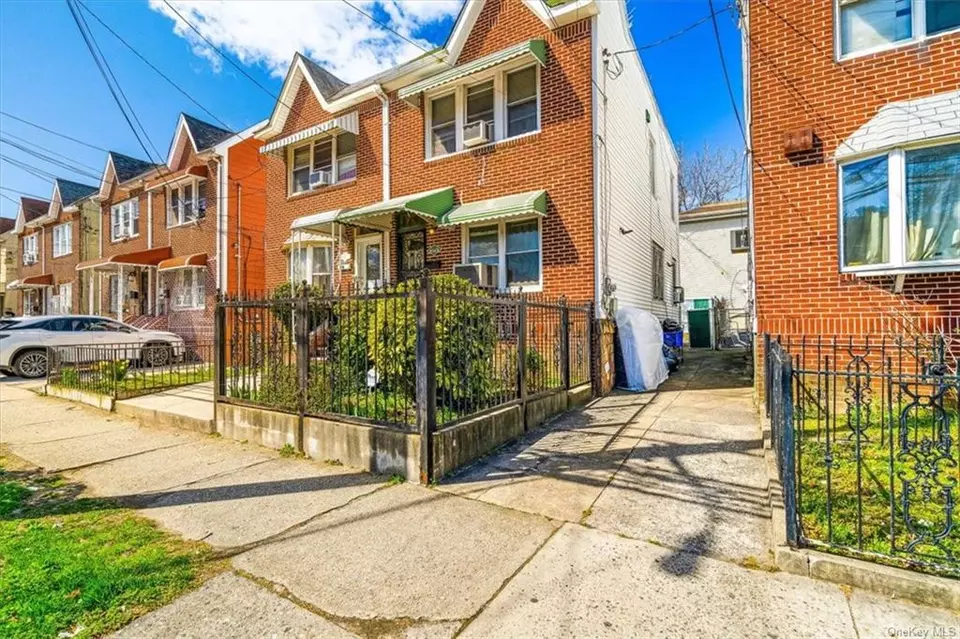 4163 Laconia Ave, Bronx, NY 10466 - Movoto