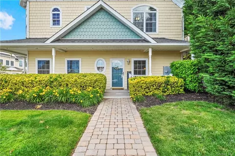 Patchogue, NY Condos & Townhouses For Sale - Movoto