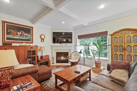 8 Robert Rinaldi Ln, Ossining, NY 10562 | 15 Photos - Movoto