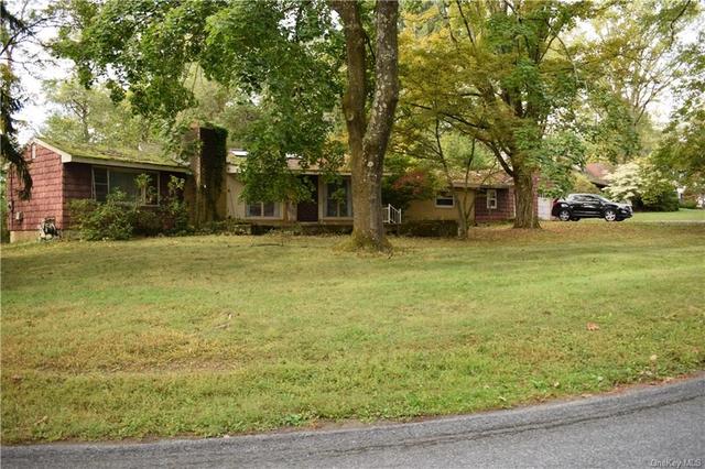 11 Tree Top Ln, Poughkeepsie, NY 12603 | 20 Photos - Movoto