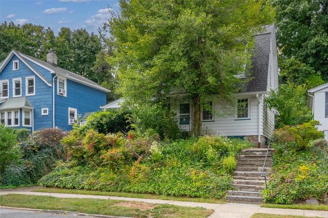 27 Manhattan Ave, Yonkers, NY 10707 | MLS# H6301355 | 2 Photos - Movoto