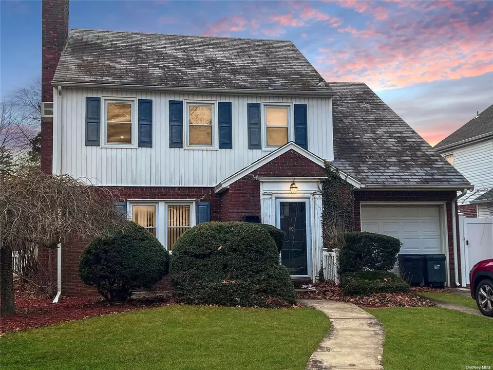 89 Delaware Ave, Freeport, NY 11520 | MLS# L3450579 | 1 photo - Movoto